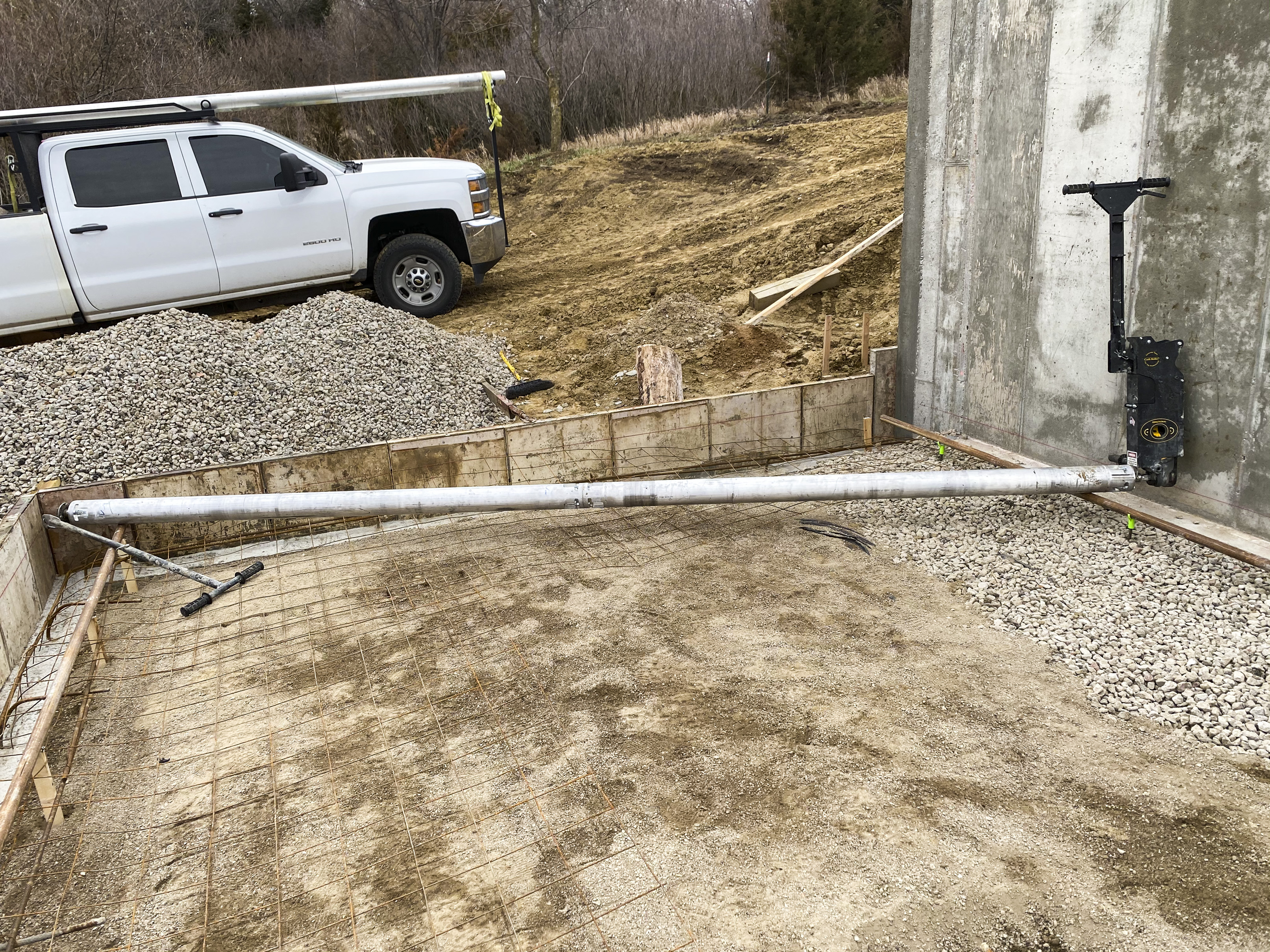 Curb Roller Manufacturing Lynx Modular Roller Screed - Contractor ...